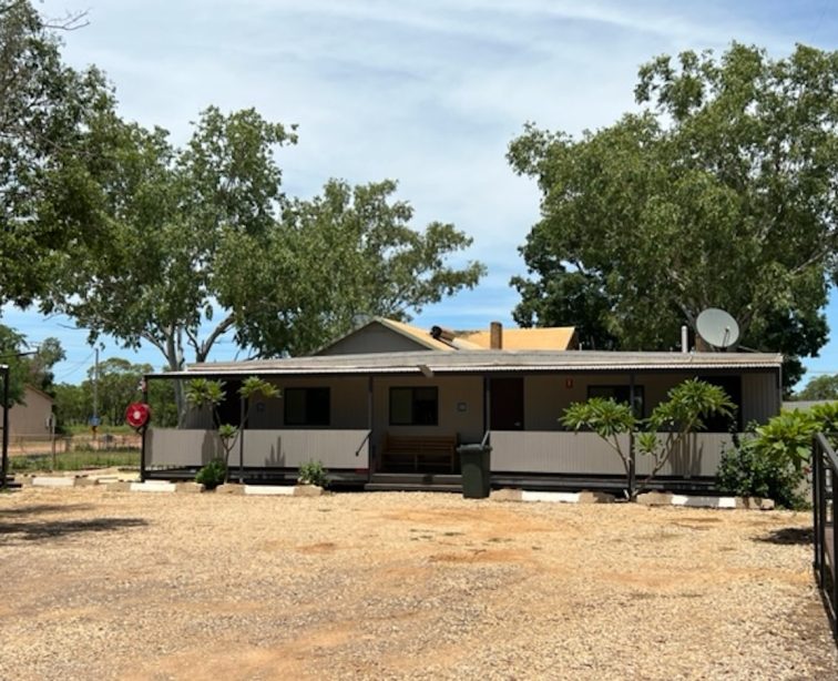 Stay - Daly Waters Pub